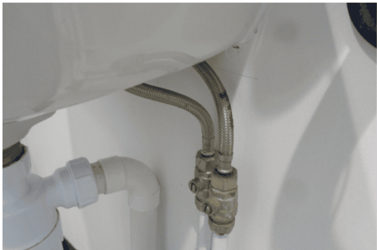 Understanding Flexi Hoses: Legionella Risk and Safety Tips